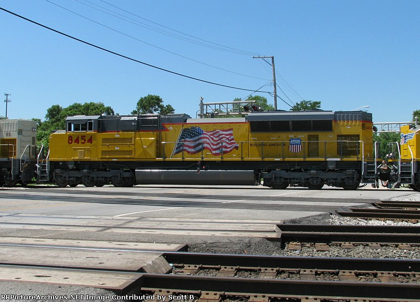 UP 8454 new UP power